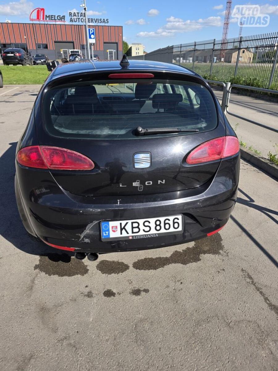 Melns SEAT Leon 2006 Šauļi, ar dzinēja tilpumu 2.00 L un nobraukumu 301 tūkst. km par 1800 €, foto 7 vietnē AUTOMOTO.COM.LV