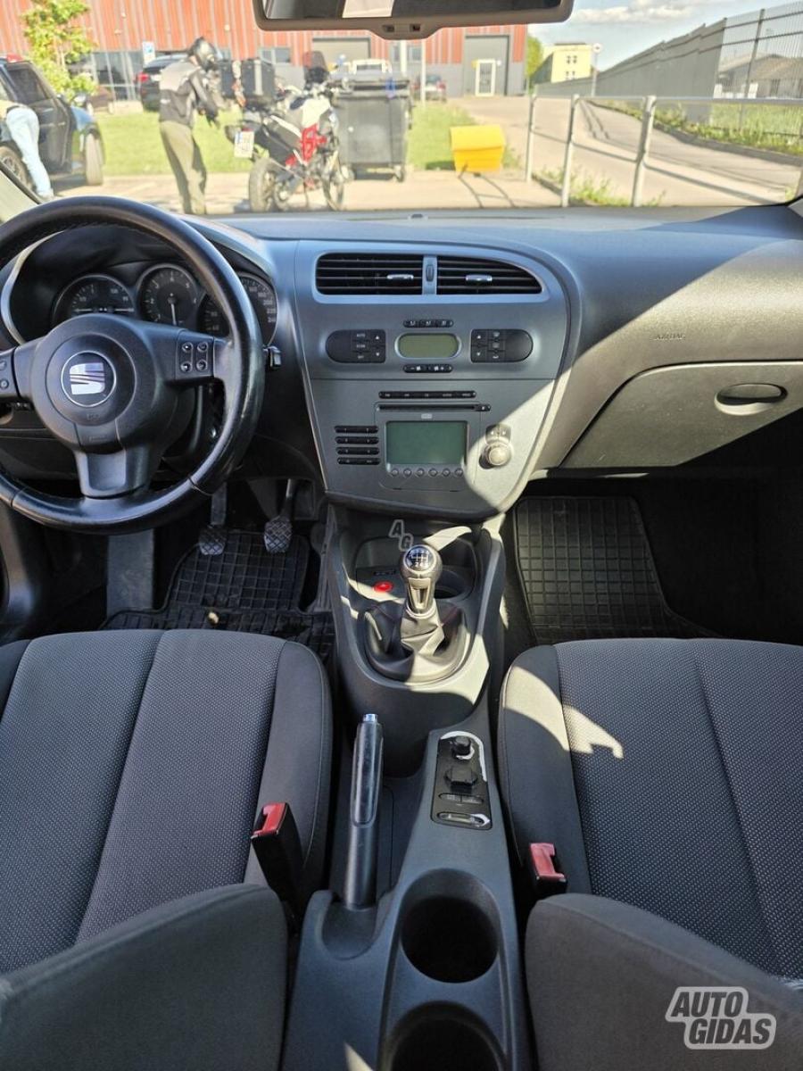 Melns SEAT Leon 2006 Šauļi, ar dzinēja tilpumu 2.00 L un nobraukumu 301 tūkst. km par 1800 €, foto 11 vietnē AUTOMOTO.COM.LV