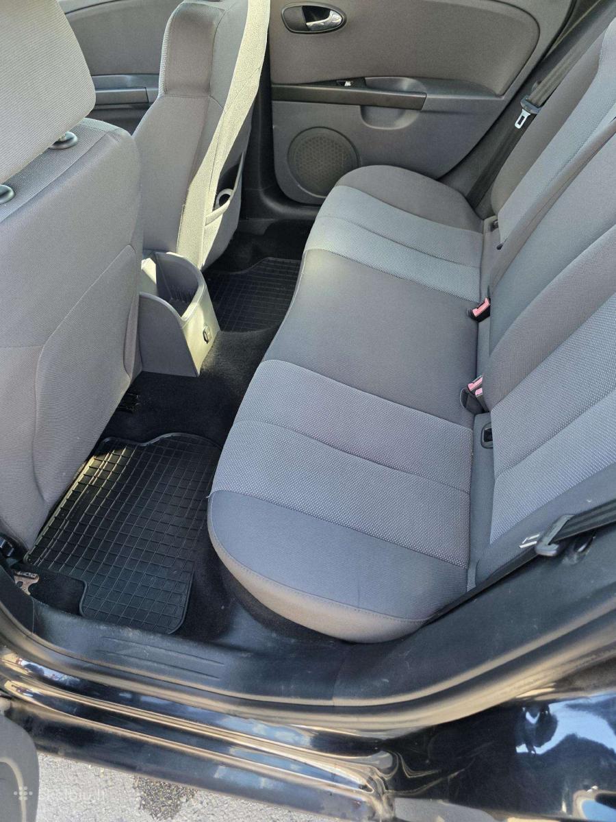 Melns SEAT Leon 2006 Šauļi, ar dzinēja tilpumu 2.00 L un nobraukumu 301 tūkst. km par 1800 €, foto 10 vietnē AUTOMOTO.COM.LV