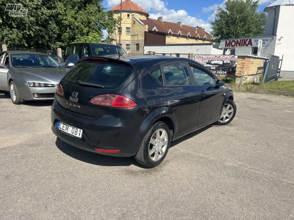 Black SEAT Leon 2006 in Siauliai, with an engine capacity of 1.90 L and mileage of 304 thousand km for 999 €, photo 5 on AUTOMOTO.COM.LV