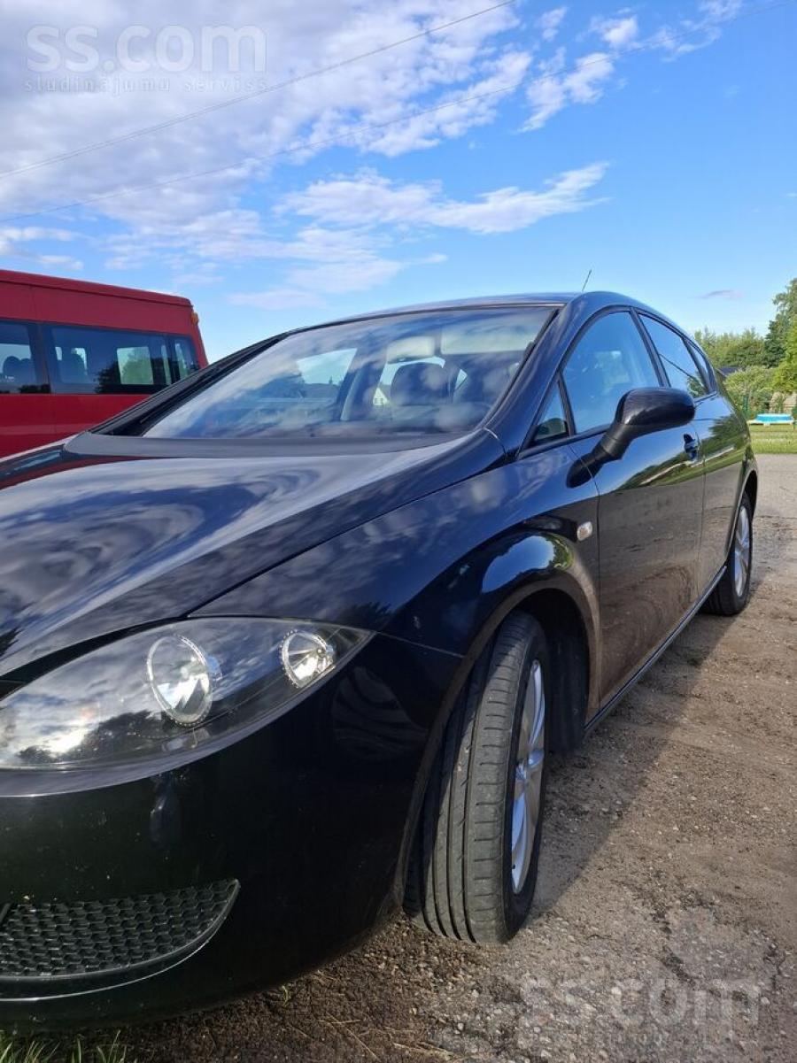 Black SEAT Leon 2006 in Riga, with an engine capacity of 1.60 L and mileage of 227 thousand km for 3000 €, photo 3 on AUTOMOTO.COM.LV