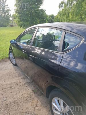Black SEAT Leon 2006 in Riga, with an engine capacity of 1.60 L and mileage of 227 thousand km for 3000 €, photo 4 on AUTOMOTO.COM.LV