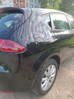 Black SEAT Leon 2006 in Riga, with an engine capacity of 1.60 L and mileage of 227 thousand km for 3000 €, photo 5 on AUTOMOTO.COM.LV