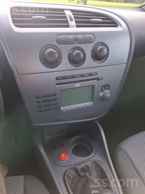 Melns SEAT Leon 2006 Rīga, ar dzinēja tilpumu 1.60 L un nobraukumu 227 tūkst. km par 3000 €, foto 5 vietnē AUTOMOTO.COM.LV