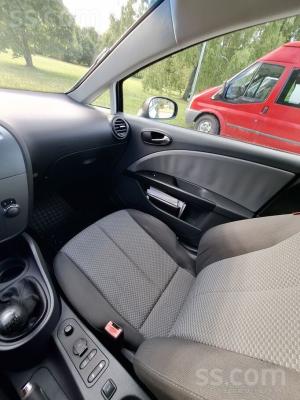 Black SEAT Leon 2006 in Riga, with an engine capacity of 1.60 L and mileage of 227 thousand km for 3000 €, photo 9 on AUTOMOTO.COM.LV