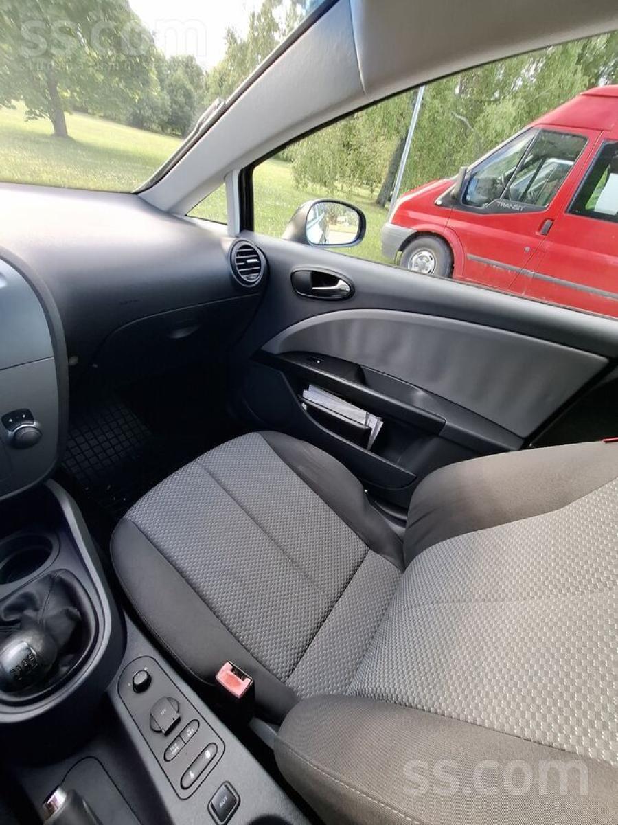 Black SEAT Leon 2006 in Riga, with an engine capacity of 1.60 L and mileage of 227 thousand km for 3000 €, photo 9 on AUTOMOTO.COM.LV
