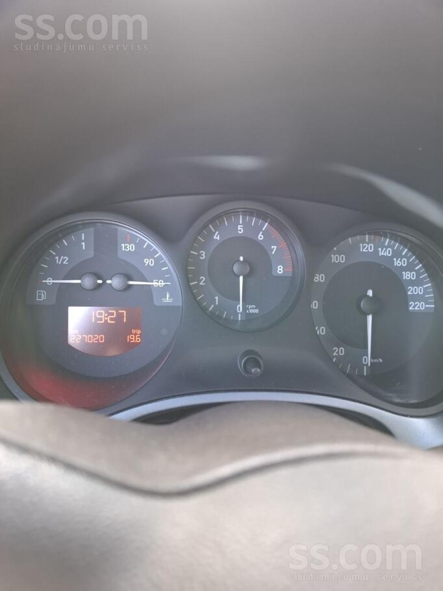 Black SEAT Leon 2006 in Riga, with an engine capacity of 1.60 L and mileage of 227 thousand km for 3000 €, photo 10 on AUTOMOTO.COM.LV