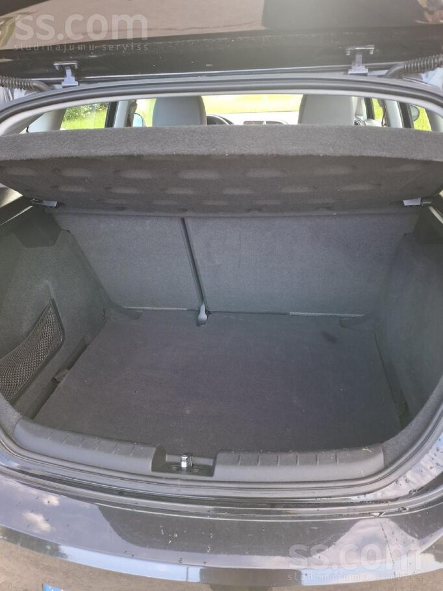 Black SEAT Leon 2006 in Riga, with an engine capacity of 1.60 L and mileage of 227 thousand km for 3000 €, photo 12 on AUTOMOTO.COM.LV