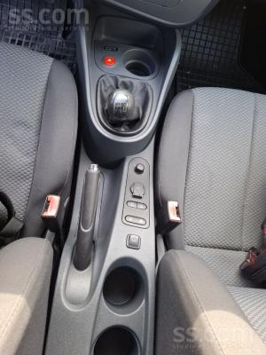 Black SEAT Leon 2006 in Riga, with an engine capacity of 1.60 L and mileage of 227 thousand km for 3000 €, photo 16 on AUTOMOTO.COM.LV