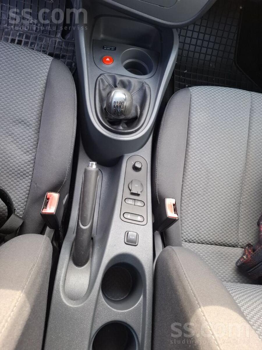 Black SEAT Leon 2006 in Riga, with an engine capacity of 1.60 L and mileage of 227 thousand km for 3000 €, photo 16 on AUTOMOTO.COM.LV