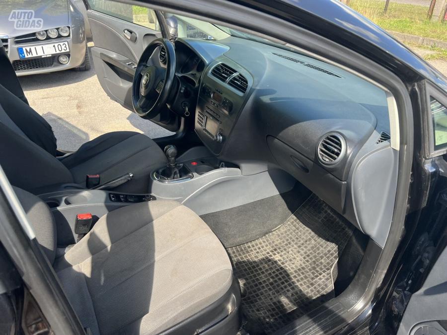 Melns SEAT Leon 2006 Šauļi, ar dzinēja tilpumu 1.90 L un nobraukumu 304 tūkst. km par 899 €, foto 17 vietnē AUTOMOTO.COM.LV
