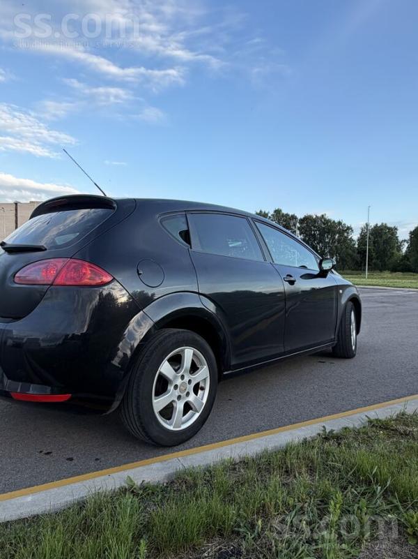 Black SEAT Leon 2006 in Daugavpils, with an engine capacity of 2.00 L and mileage of 281 thousand km for 1550 €, photo 3 on AUTOMOTO.COM.LV
