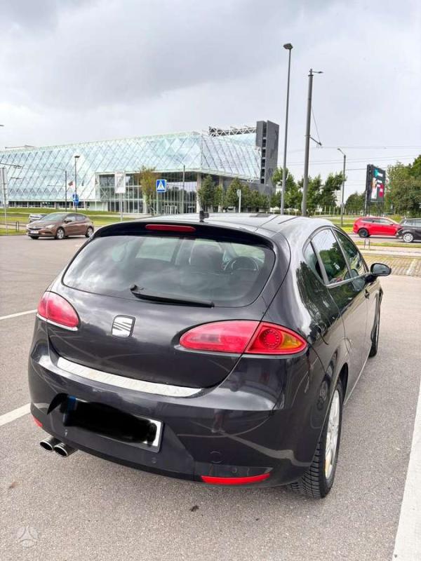 Melns SEAT Leon 2006 Kauņa, ar dzinēja tilpumu 1.90 L un nobraukumu 317 tūkst. km par 1200 €, foto 2 vietnē AUTOMOTO.COM.LV