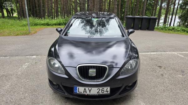 Black SEAT Leon 2006 in Zarasai, with an engine capacity of 2.00 L and mileage of 272 thousand km for 1300 €, photo 1 on AUTOMOTO.COM.LV