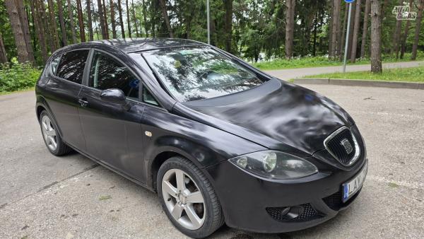 Black SEAT Leon 2006 in Zarasai, with an engine capacity of 2.00 L and mileage of 272 thousand km for 1300 €, photo 2 on AUTOMOTO.COM.LV