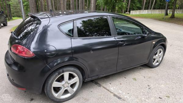 Black SEAT Leon 2006 in Zarasai, with an engine capacity of 2.00 L and mileage of 272 thousand km for 1300 €, photo 4 on AUTOMOTO.COM.LV