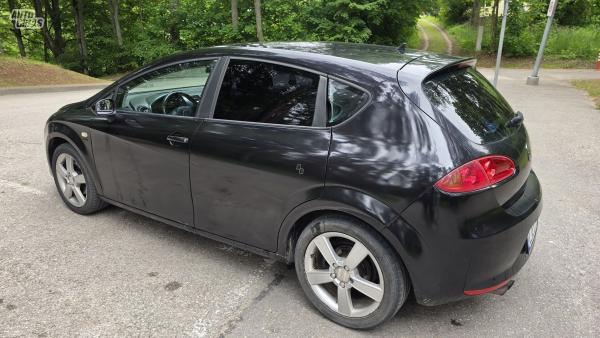 Black SEAT Leon 2006 in Zarasai, with an engine capacity of 2.00 L and mileage of 272 thousand km for 1300 €, photo 7 on AUTOMOTO.COM.LV
