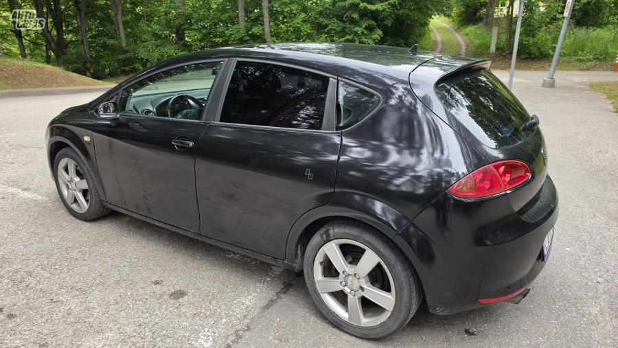 Melns SEAT Leon 2006 Zarasai, ar dzinēja tilpumu 2.00 L un nobraukumu 272 tūkst. km par 1300 €, foto 8 vietnē AUTOMOTO.COM.LV