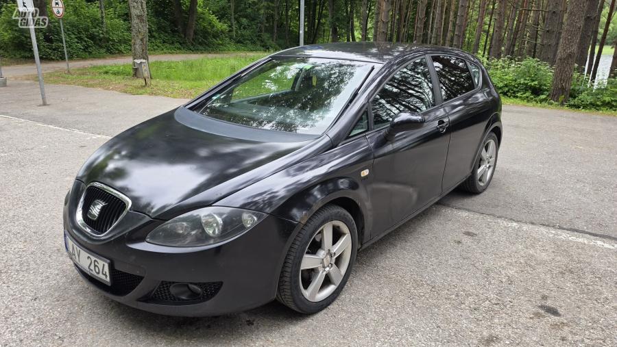 Melns SEAT Leon 2006 Zarasai, ar dzinēja tilpumu 2.00 L un nobraukumu 272 tūkst. km par 1300 €, foto 10 vietnē AUTOMOTO.COM.LV