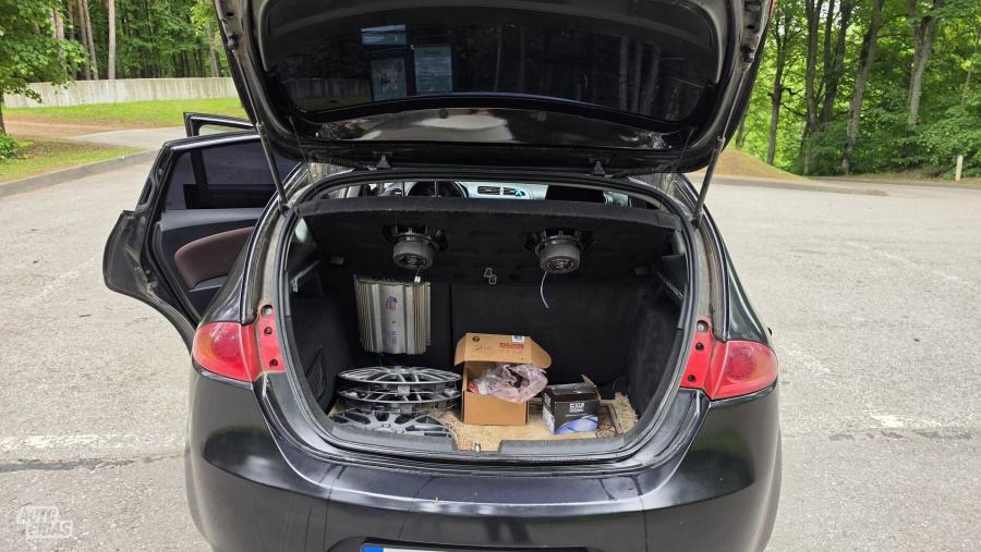 Melns SEAT Leon 2006 Zarasai, ar dzinēja tilpumu 2.00 L un nobraukumu 272 tūkst. km par 1300 €, foto 12 vietnē AUTOMOTO.COM.LV