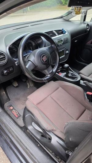 Melns SEAT Leon 2006 Zarasai, ar dzinēja tilpumu 2.00 L un nobraukumu 272 tūkst. km par 1300 €, foto 13 vietnē AUTOMOTO.COM.LV
