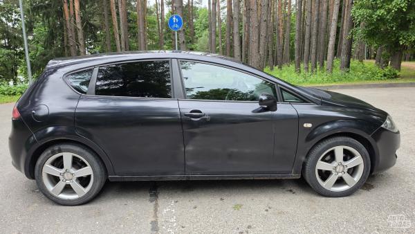 Melns SEAT Leon 2006 Zarasai, ar dzinēja tilpumu 2.00 L un nobraukumu 272 tūkst. km par 1200 €, foto 3 vietnē AUTOMOTO.COM.LV