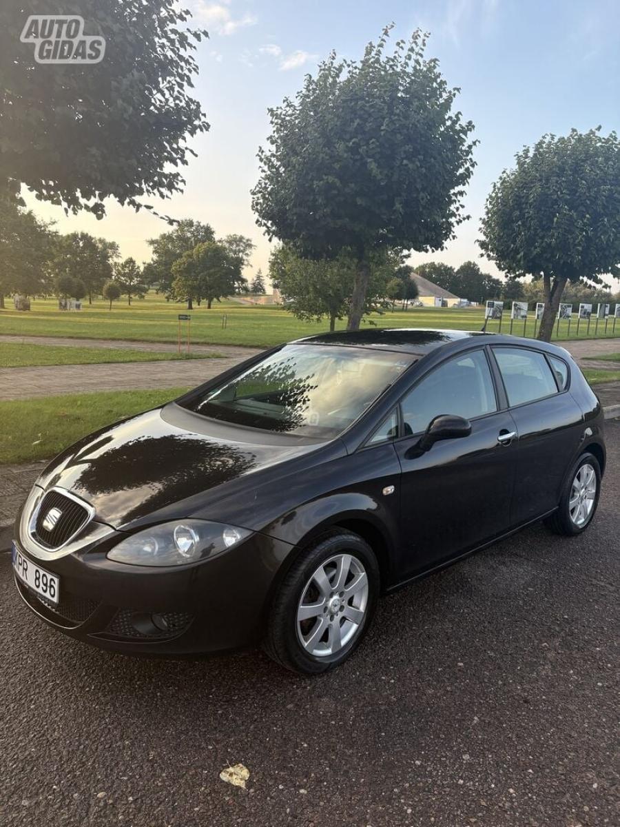 Black SEAT Leon 2006 in Kaunas, with an engine capacity of 2.00 L and mileage of 276 thousand km for 999 €, photo 4 on AUTOMOTO.COM.LV