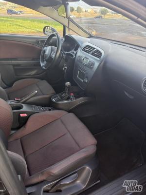 Black SEAT Leon 2006 in Kaunas, with an engine capacity of 2.00 L and mileage of 276 thousand km for 999 €, photo 12 on AUTOMOTO.COM.LV