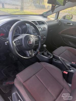 Black SEAT Leon 2006 in Kaunas, with an engine capacity of 2.00 L and mileage of 276 thousand km for 999 €, photo 13 on AUTOMOTO.COM.LV