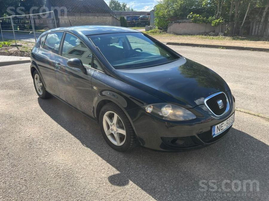 Melns SEAT Leon 2006 Cēsis, ar dzinēja tilpumu 1.90 L un nobraukumu 288 tūkst. km par 1200 €, foto 1 vietnē AUTOMOTO.COM.LV