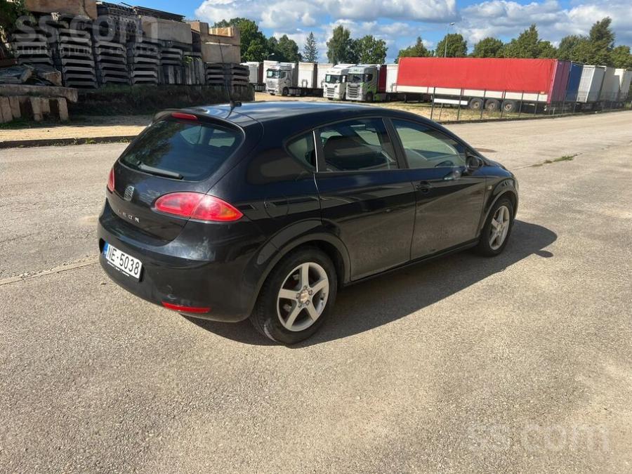 Melns SEAT Leon 2006 Cēsis, ar dzinēja tilpumu 1.90 L un nobraukumu 288 tūkst. km par 1200 €, foto 3 vietnē AUTOMOTO.COM.LV