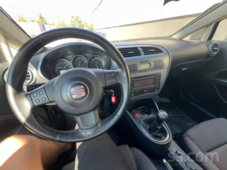 Melns SEAT Leon 2006 Cēsis, ar dzinēja tilpumu 1.90 L un nobraukumu 288 tūkst. km par 1200 €, foto 8 vietnē AUTOMOTO.COM.LV