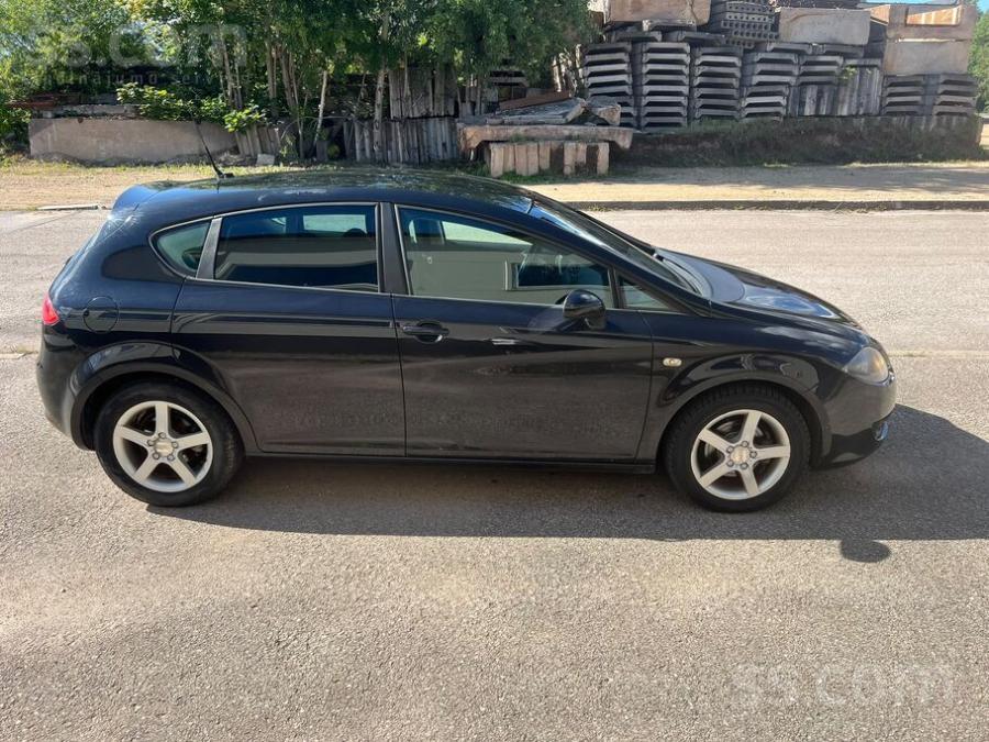 Melns SEAT Leon 2006 Cēsis, ar dzinēja tilpumu 1.90 L un nobraukumu 288 tūkst. km par 1200 €, foto 11 vietnē AUTOMOTO.COM.LV