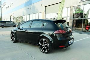 Black SEAT Leon 2006 in Panevezys, with an engine capacity of 1.97 L and mileage of 250 thousand km for 3000 €, photo 4 on AUTOMOTO.COM.LV
