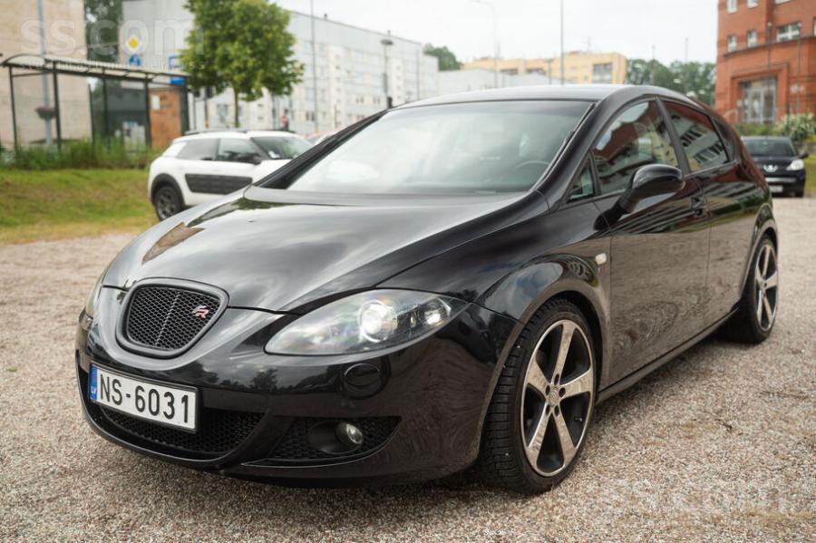 Black SEAT Leon 2007 in Liepaja, with an engine capacity of 2.00 L and mileage of 279 thousand km for 2250 €, photo 1 on AUTOMOTO.COM.LV