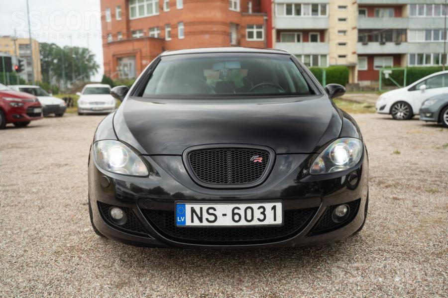 Black SEAT Leon 2007 in Liepaja, with an engine capacity of 2.00 L and mileage of 279 thousand km for 2250 €, photo 2 on AUTOMOTO.COM.LV