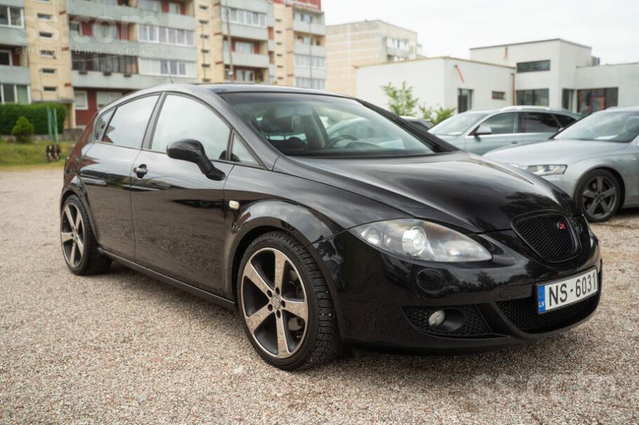 Black SEAT Leon 2007 in Liepaja, with an engine capacity of 2.00 L and mileage of 279 thousand km for 2250 €, photo 3 on AUTOMOTO.COM.LV