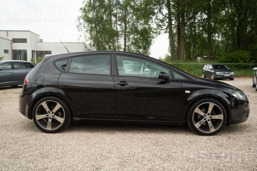 Black SEAT Leon 2007 in Liepaja, with an engine capacity of 2.00 L and mileage of 279 thousand km for 2250 €, photo 4 on AUTOMOTO.COM.LV