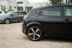 Black SEAT Leon 2007 in Liepaja, with an engine capacity of 2.00 L and mileage of 279 thousand km for 2250 €, photo 5 on AUTOMOTO.COM.LV