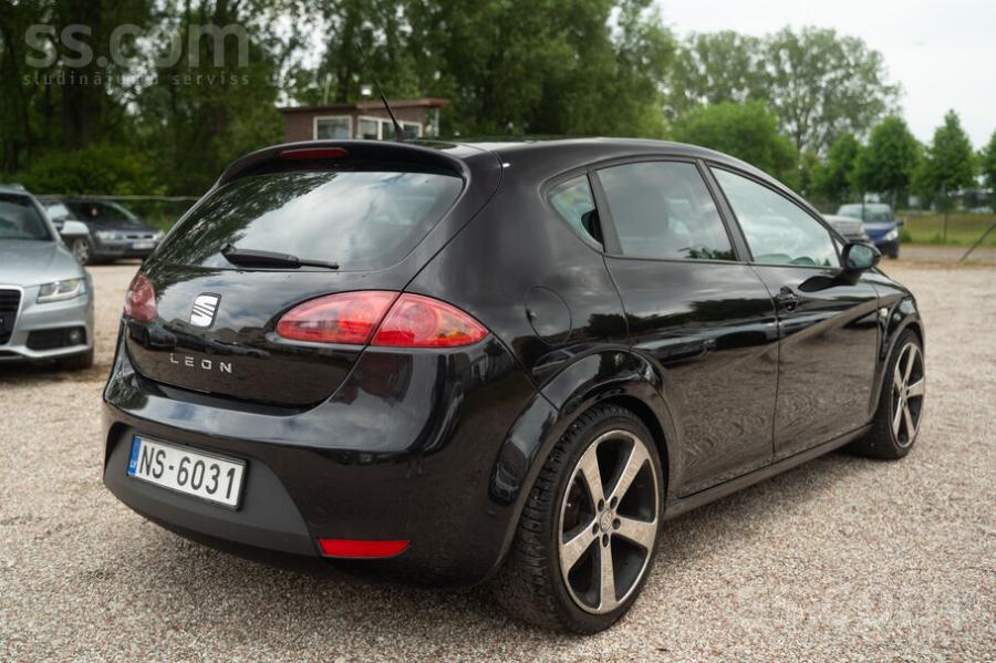 Black SEAT Leon 2007 in Liepaja, with an engine capacity of 2.00 L and mileage of 279 thousand km for 2250 €, photo 7 on AUTOMOTO.COM.LV