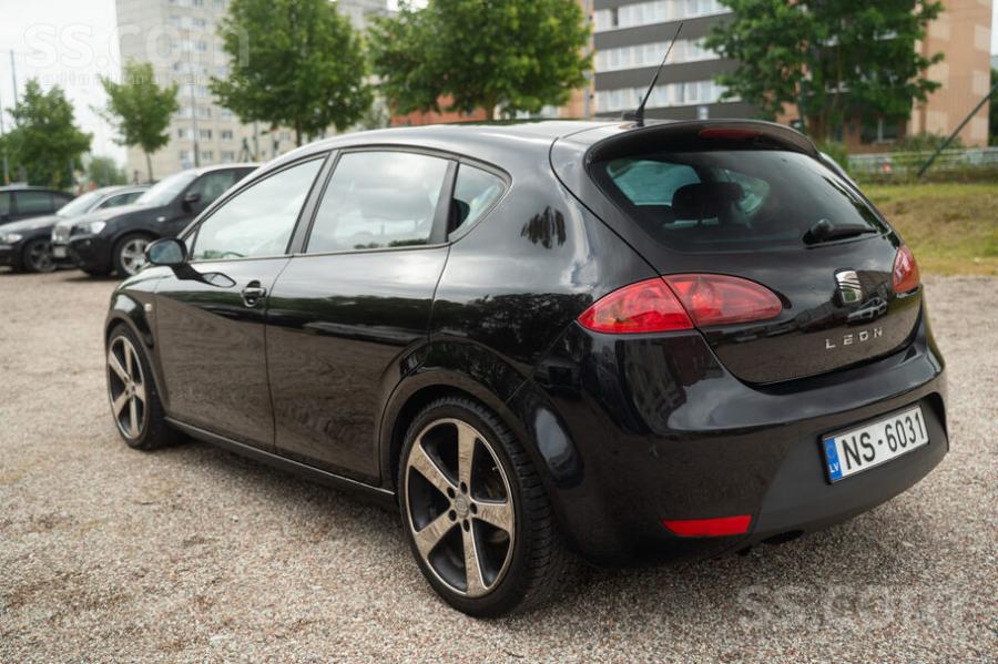Black SEAT Leon 2007 in Liepaja, with an engine capacity of 2.00 L and mileage of 279 thousand km for 2250 €, photo 9 on AUTOMOTO.COM.LV