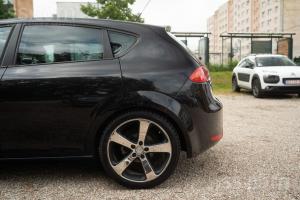 Black SEAT Leon 2007 in Liepaja, with an engine capacity of 2.00 L and mileage of 279 thousand km for 2250 €, photo 10 on AUTOMOTO.COM.LV