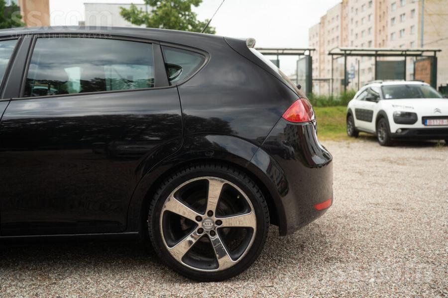 Black SEAT Leon 2007 in Liepaja, with an engine capacity of 2.00 L and mileage of 279 thousand km for 2250 €, photo 10 on AUTOMOTO.COM.LV