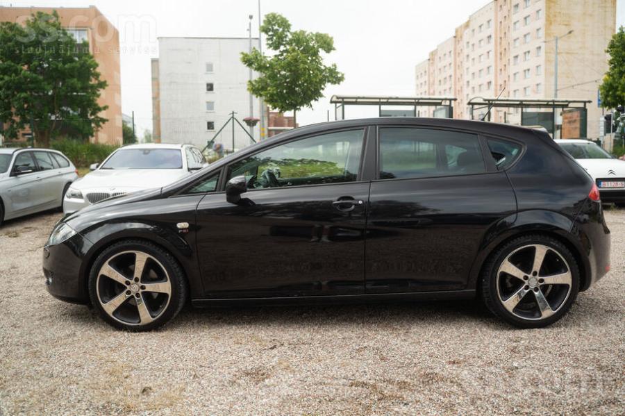 Black SEAT Leon 2007 in Liepaja, with an engine capacity of 2.00 L and mileage of 279 thousand km for 2250 €, photo 11 on AUTOMOTO.COM.LV
