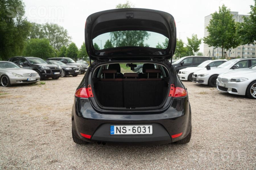 Black SEAT Leon 2007 in Liepaja, with an engine capacity of 2.00 L and mileage of 279 thousand km for 2250 €, photo 13 on AUTOMOTO.COM.LV