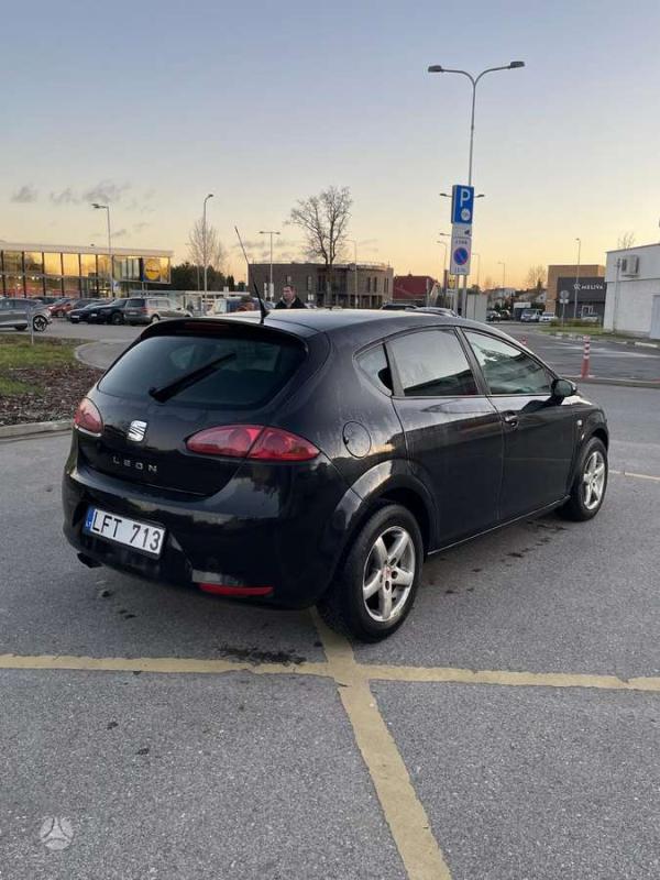 Black SEAT Leon 2007 in Vilnius, with an engine capacity of 1.97 L and mileage of 406 thousand km for 1750 €, photo 5 on AUTOMOTO.COM.LV