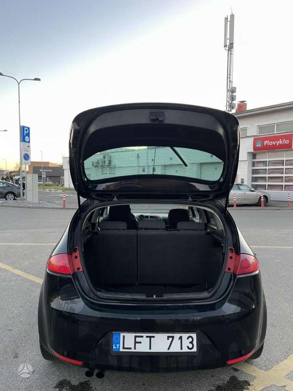 Black SEAT Leon 2007 in Vilnius, with an engine capacity of 1.97 L and mileage of 406 thousand km for 1750 €, photo 6 on AUTOMOTO.COM.LV