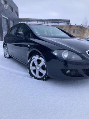 Black SEAT Leon 2007 in Rokiskis, with an engine capacity of 1.60 L and mileage of 225 thousand km for 2100 €, photo  on AUTOMOTO.COM.LV