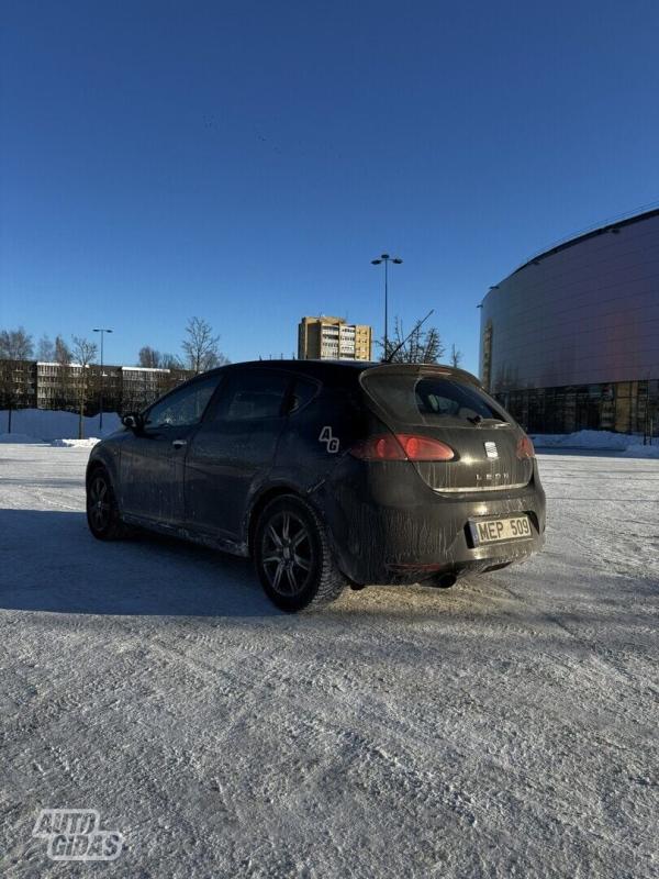 Black SEAT Leon 2007 in Panevezys, with an engine capacity of 1.90 L and mileage of 416 thousand km for 1500 €, photo 4 on AUTOMOTO.COM.LV
