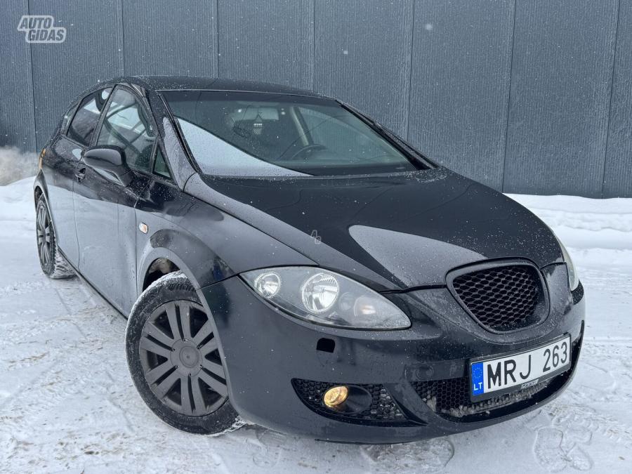 Black SEAT Leon 2007 in Panevezys, with an engine capacity of 2.00 L and mileage of 408 thousand km for 1750 €, photo 4 on AUTOMOTO.COM.LV